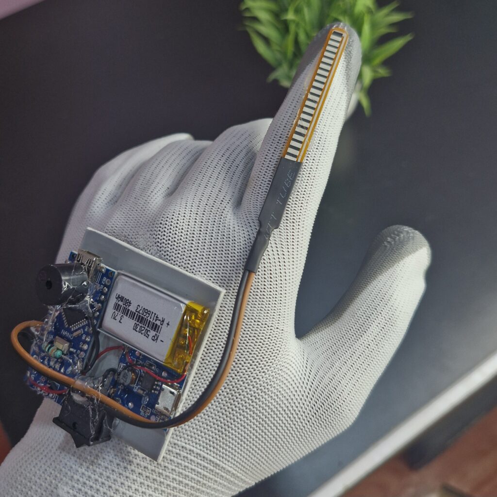 Mute Assist Smart Glove – MyCOMPONENTS