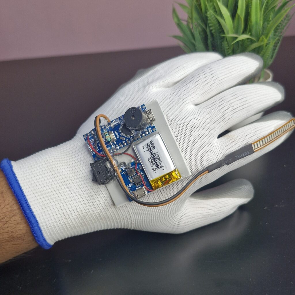 Mute Assist Smart Glove – MyCOMPONENTS